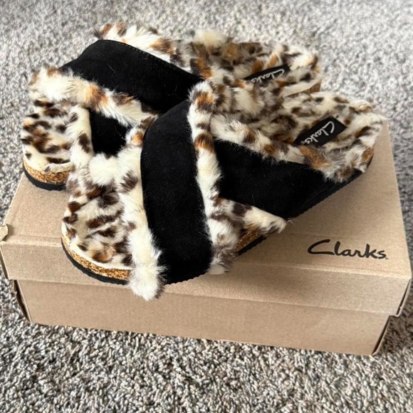 Clarks | Shoes | Clarks Womens Leopard Print Fur Slide Sandals M | Poshmark